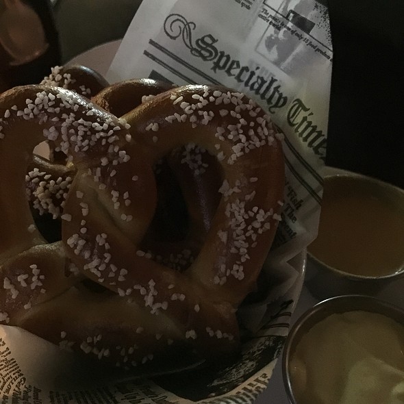 Emerald Loop Bar and Grill Restaurant - Chicago, IL | OpenTable